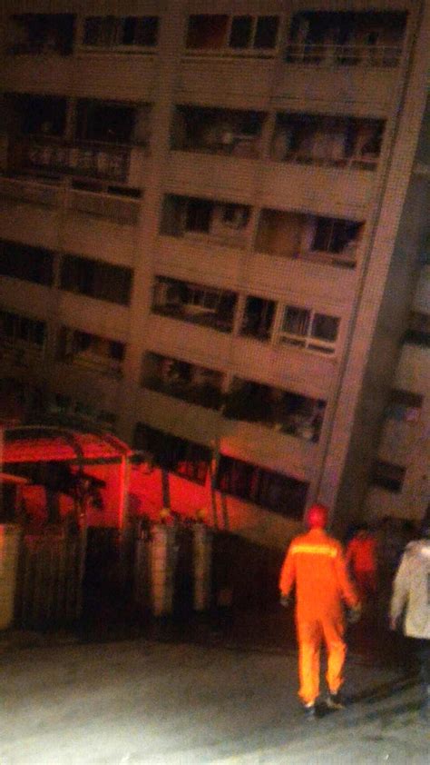 Taiwan Quake Kills 4 Tilts Buildings Over 140 Missing The Seattle Times