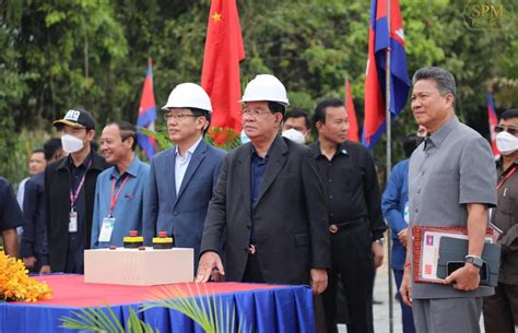 លោក ហ៊ុន សែន រំពឹងថា ឆ្នាំនេះសេដ្ឋកិច្ចកម្ពុជានឹងងើបឡើងវិញ