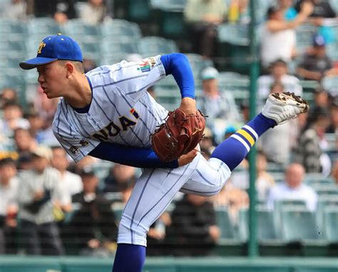 ＜横浜・健大高崎＞戦況を静かに見守る健大高崎・青柳監督（撮影・岸 良祐） スポニチ Sponichi Annex 野球