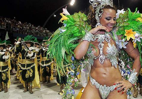 Viviane Araújo Nua em Carnaval Brazil