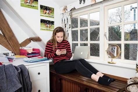 Hoe Behoed Je Je Kind Voor Sexting En Cyberpesten Nrc