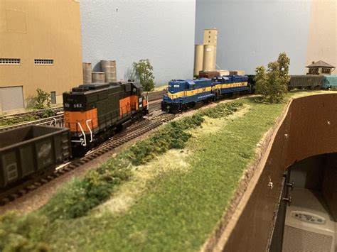 Dmande Gp9 And Sd10 Meet A Soo Line Sdl39 At The Junction Where A Branch Line Meets The Main Line
