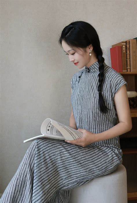 Su Xin 素馨 Jasmine 1930s Striped Cap Sleeve Qipao Nüwa Hanfu