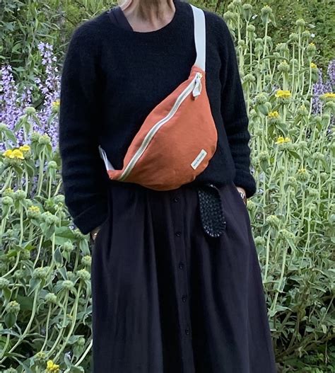 SAC BANANE VICTOIRE upcyclé céladon Reine de Bohème