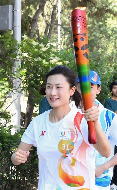 Profile Ding Ning Carrying The Torch Of Youth