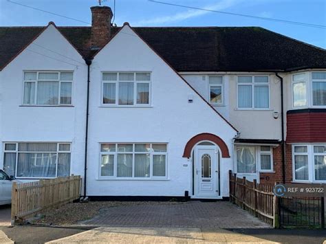 3 Bedroom House In Hillingdon Hillingdon Ub10 3 Bed 923722 In