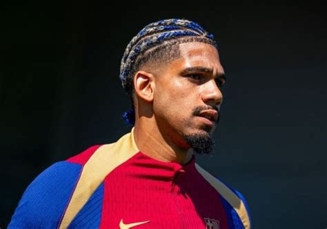 رونالد آرائوخو هواداران کلمبیا را مسخره کرد عکس بارسانیوز