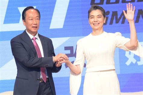 郭台銘找女星賴佩霞當副手 「3個對手陣營」反應一次看 上報 Line Today