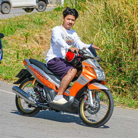 ขับมาดีๆ เบิ้ลเป็นเวฟได้ไง 😅 นูโวมายัง พชรภัทร พรหมสว่าง