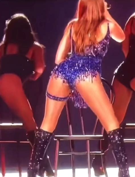 Pin By Mahmoud Hurani On Taylor Swift Taylor Swift Legs Taylor Swift
