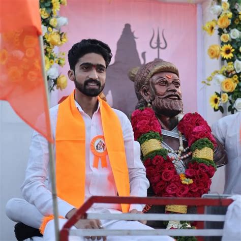 Atish Bhadane Atish Bhadane 501 • Threads Say More