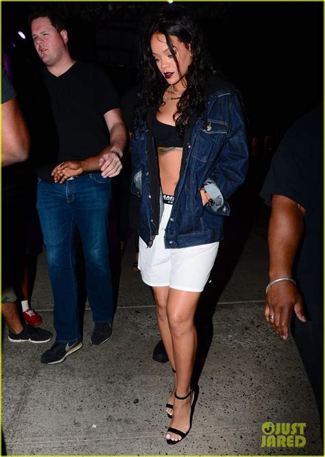Rihanna Shows Off Her Bare Midriff For Jeremihs Dont Tell Em Single