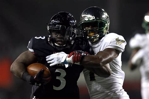Bearcats Ride Third Quarter Surge To 35 23 Triumph Over Usf