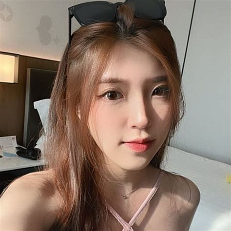 𝒁𝒐𝒆 Yuwen23 • Threads Say More