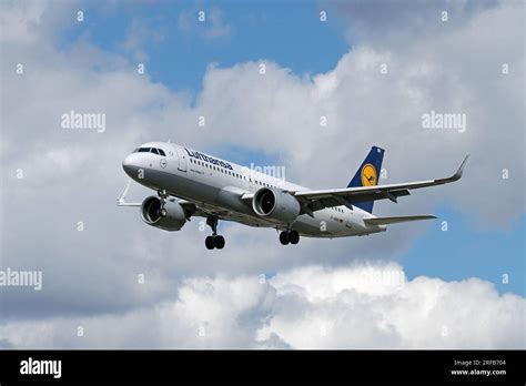 Lufthansa Airbus A320 Neo Old Yellow Livery Plane Landing At Londons