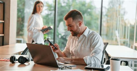 8 Things Middle Class People Do That Successful Individuals Avoid