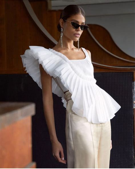 Pin By Giainspiteof On Fashion Pleat Top Pleated Top Outfits