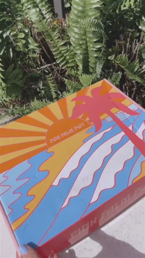 Unboxing Moment Pink Palm Puff