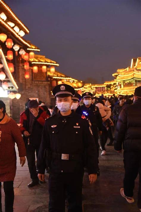 用忠诚担当点亮万家灯火 点亮别样平安“花灯”工作群众巡逻