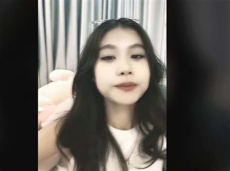 Tenar Setelah Disapa Marselino Ferdinan Perempuan Cantik Kamboja Ini