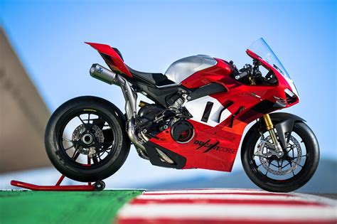 娘子快出來見上帝2023年全新DUCATI Panigale V4 R用240匹馬力帶你飛 SUPERMOTO8