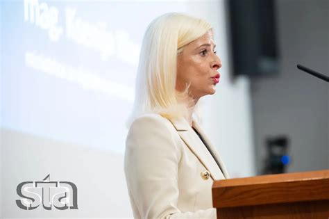 preberi si Klampfer Slovenija ima močne temelje za razvoj umetne