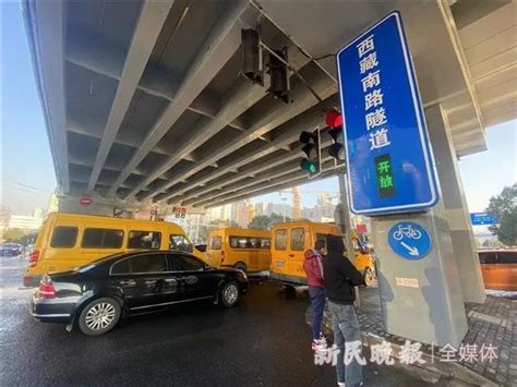 突发西藏南路附近地下水管爆裂建议绕行请收好这份假期返程攻略 澎湃号政务 澎湃新闻 The Paper