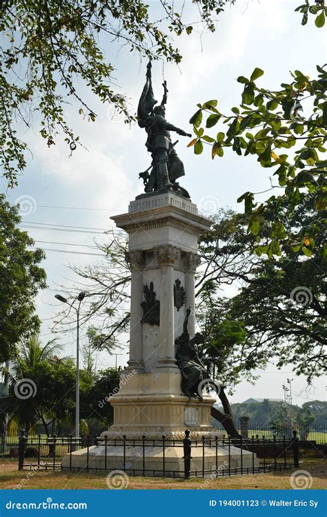 Miguel Lopez De Legazpi And Andres De Urdaneta Statue Monument In