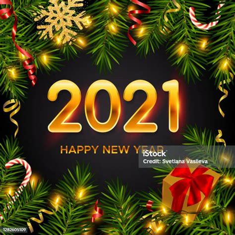 2021 현실적인 소나무 가지 빛나는 화환 선물 상자 사탕 지팡이 뱀 반짝이 금 눈송이와 2021 새해 배경 크리스마스와 새해
