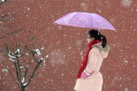 寒流冰封中國》重慶20年來首度降雪 機場航班大亂 風傳媒