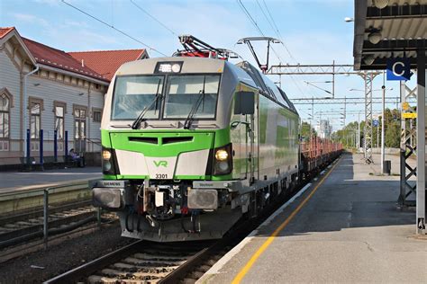 Durchfahrt Am Nachmittag Des 09 07 2019 Von Sr3 3301 Mit Einem