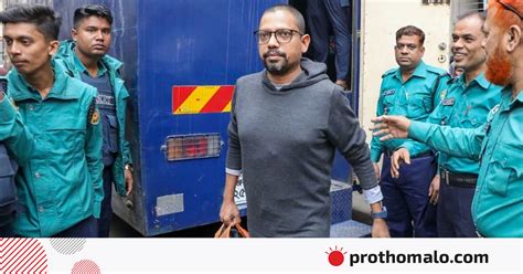 ব্যাগ হাতে আদালত চত্বরে পলক প্রথম আলো