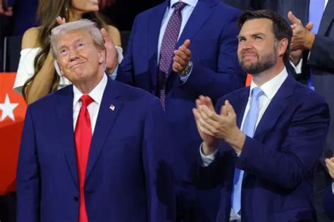 Дж Д Венс віцепрезидент Трампа який пропонує Україні поступитися територіями BBC News Україна