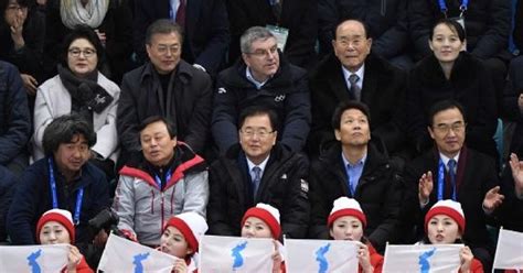 文대통령 김여정 남북 단일팀 첫 경기 공동 응원 女아이스하키팀 스위스에 0대8 완패