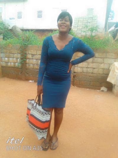 Rencontre Femme Bernadette 35 Ans Cameroun 165cm Et 75kg
