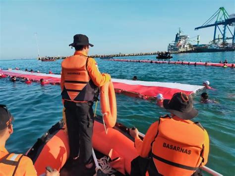 Semarak Hut Ri Basarnas Makassar Bentangkan Bendera 78 Meter Di Pulau