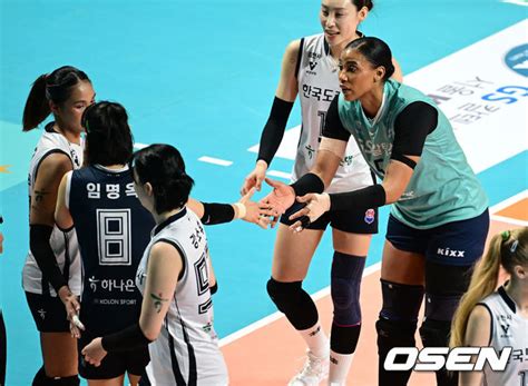 Gs 실바 천적 도로공사 상대 치열한 접전 속에서도 사과가 먼저 김성락의 Knock