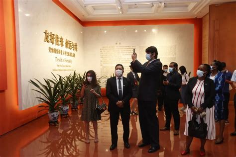 是什么让驻华外交官拍个不停？——2022“北京·国际范儿”短视频大赛第二场线下主题采拍活动举行 活动图片 北京市人民政府外事办公室