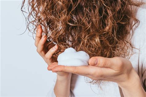 Como finalizar cabelo ondulado melhores produtos e técnicas Cortes de Cabelo