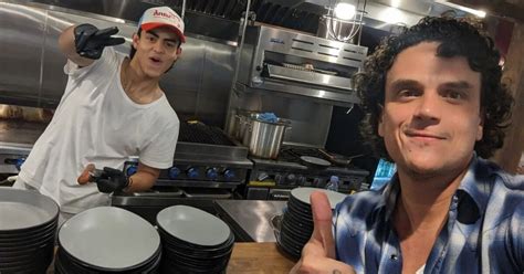 Silvestre Dangond Muestra A Su Hijo Vendiendo Perros Calientes Previo