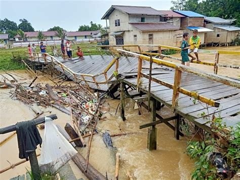 Jembatan Menuju SDN 01 Meranti Ambruk Landaknews