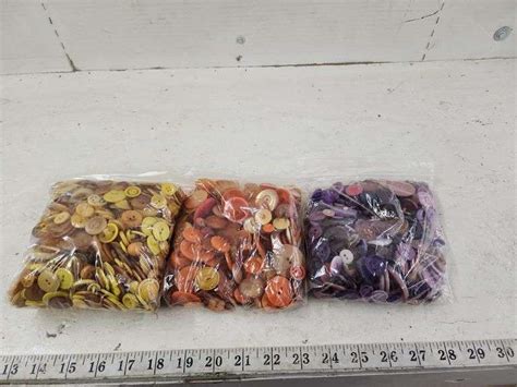 Assorted Buttons Isabell Auction