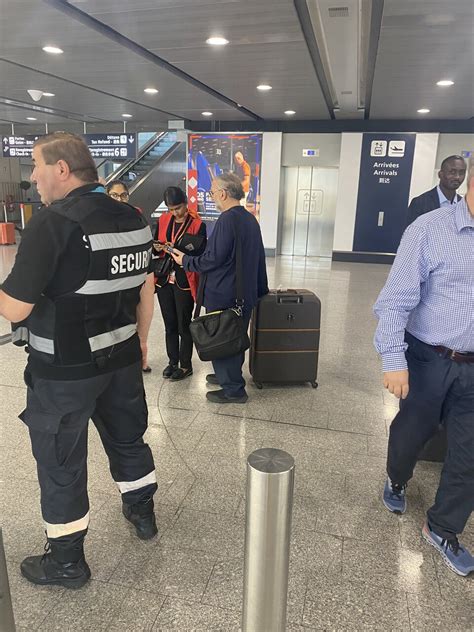 روحانی معروف به فرانسه مهاجرت کرد؟ عکس با تیپ متفاوت خبرآنلاین