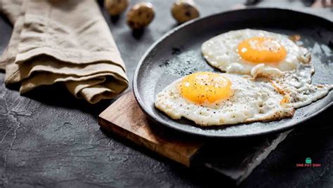 How To Flip Eggs Without Breaking The Yolk Easy Ways