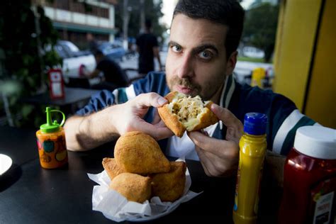 F5 Colunistas Aventura na cozinha Coxinha de frango perde espaço