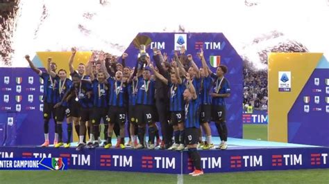 Inter Scudetto Lautaro Alza La Coppa Le Immagini Della Premiazione A
