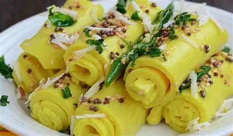 घर पर आसान तरीकों से बनाए गुजराती खांडवी जानें रेसिपी Make Gujarati