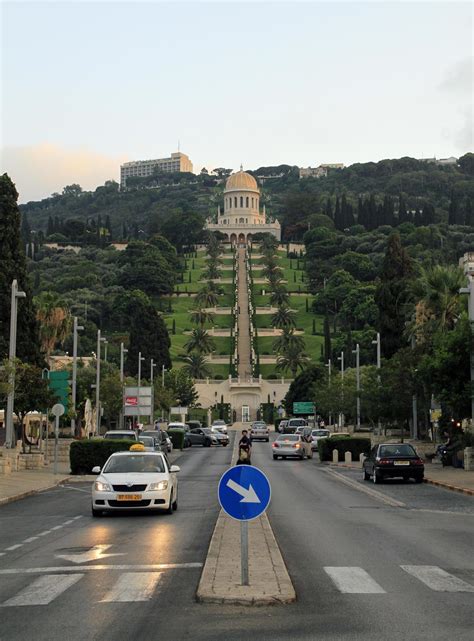 Haifa Israel 2019 Los Coches Circulan Por La Larga Carretera Que