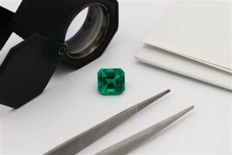 Lab Created Emerald Vs Natural Emeralds Whats The Difference