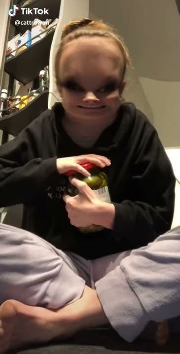 Girl Opening Pickle Jar Funny Tiktok Full Version With Scream Youtube